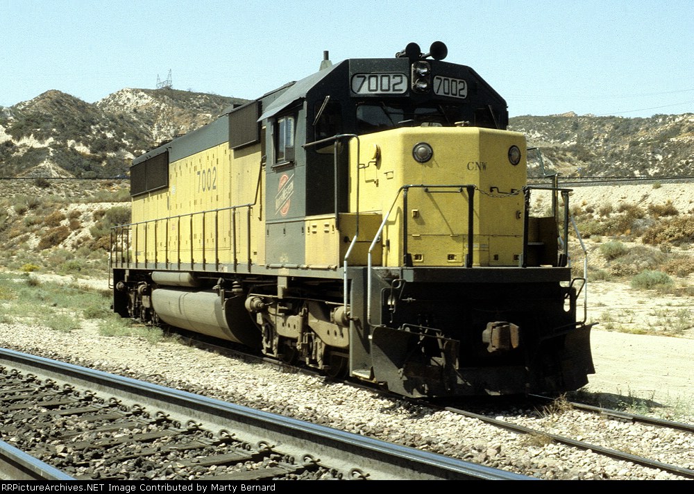 C&NW 7002 on AT&SF, Set Out Ideling